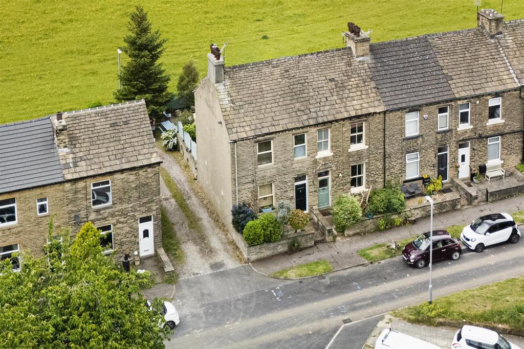 Plains Lane, Elland 2 bed end of terrace house - £170,000