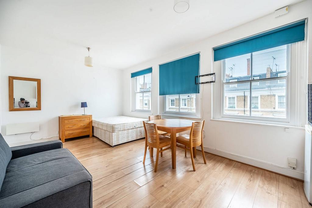 Collingham Place, South Kensington... Studio to rent - £2,059 pcm (£475 pw)