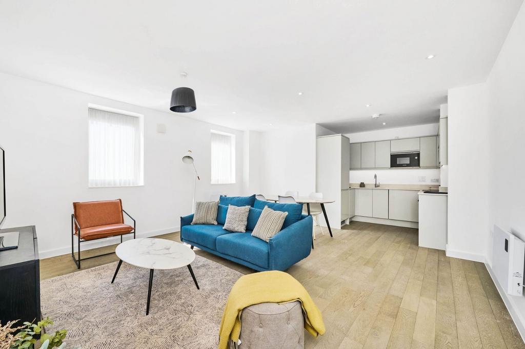 Bellingham Road, London, SE6 2 bed flat to rent - £2,000 pcm (£462 pw)