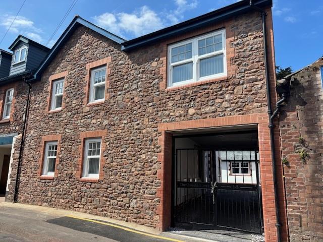 Minehead TA24 1 bed apartment - £750 pcm (£173 pw)
