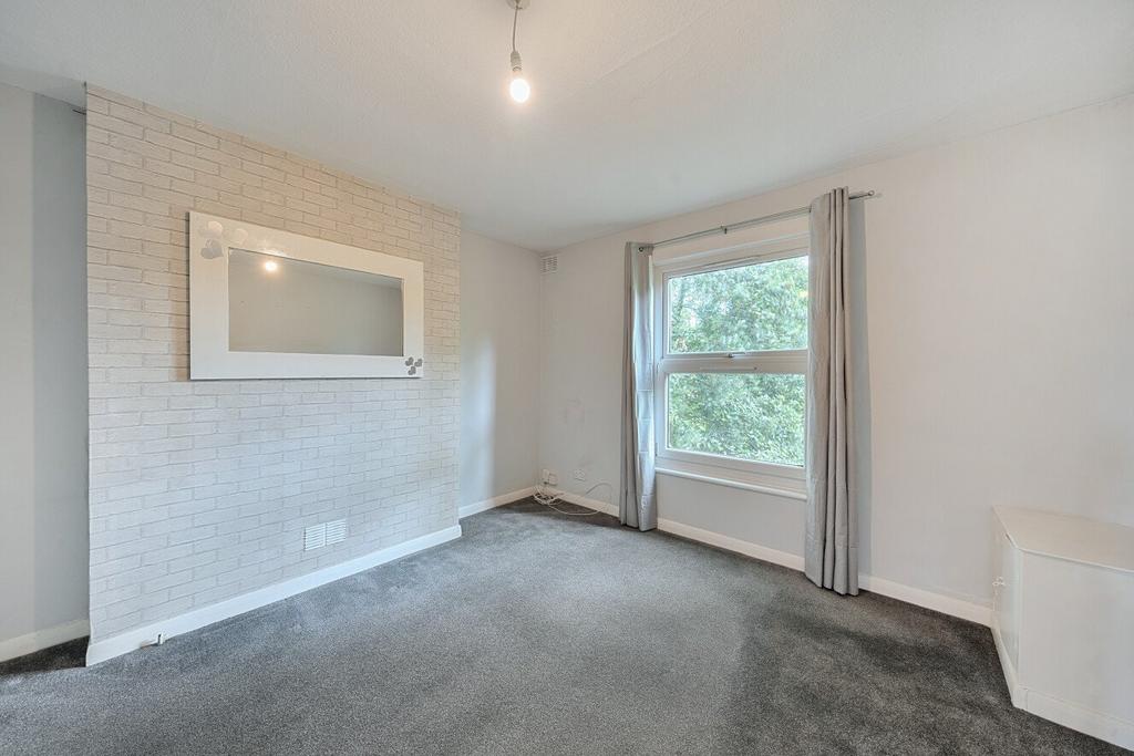 Kingston Road, Wimbledon, London, SW19 2 bed flat - £400,000