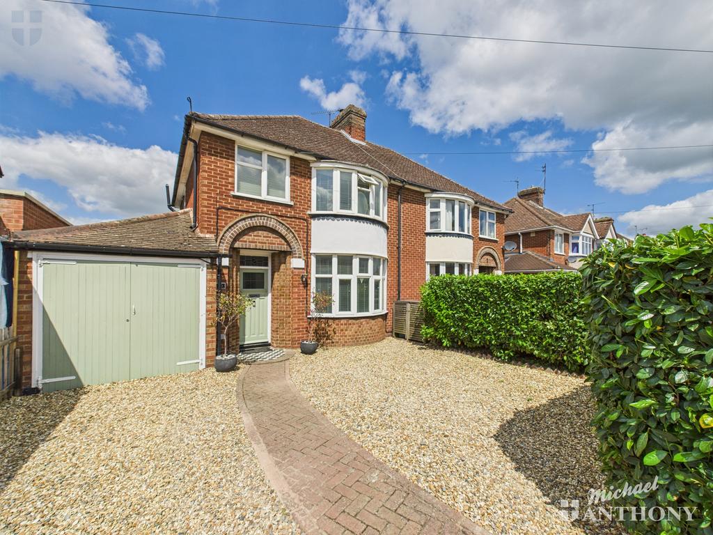 Limes Avenue, Aylesbury 3 bed semi-detached house for sale - £525,000