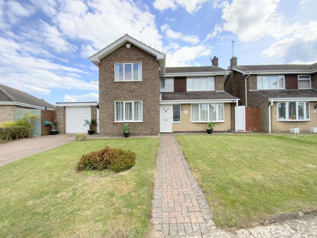 Britannia Crescent, Grimsby 3 bed detached house for sale - £250,000