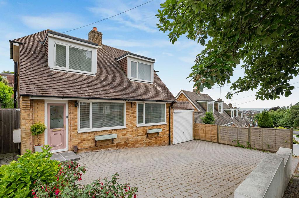 Lustrells Vale, Saltdean, BN2 4 bed detached house for sale - £500,000