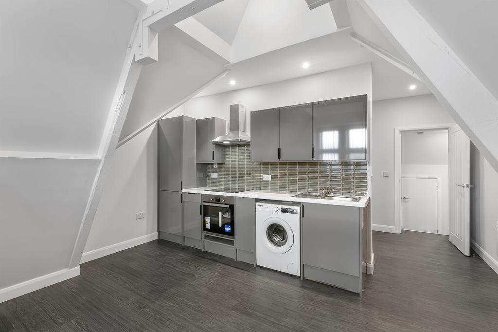 Leeds Road, Hipperholme, Halifax, HX3 1 bed flat - £725 pcm (£167 pw)