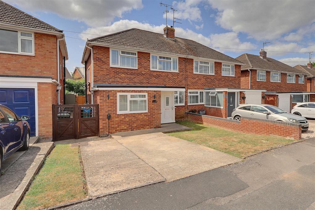 Jenner Close, Hucclecote 3 bed semi-detached house - £345,000