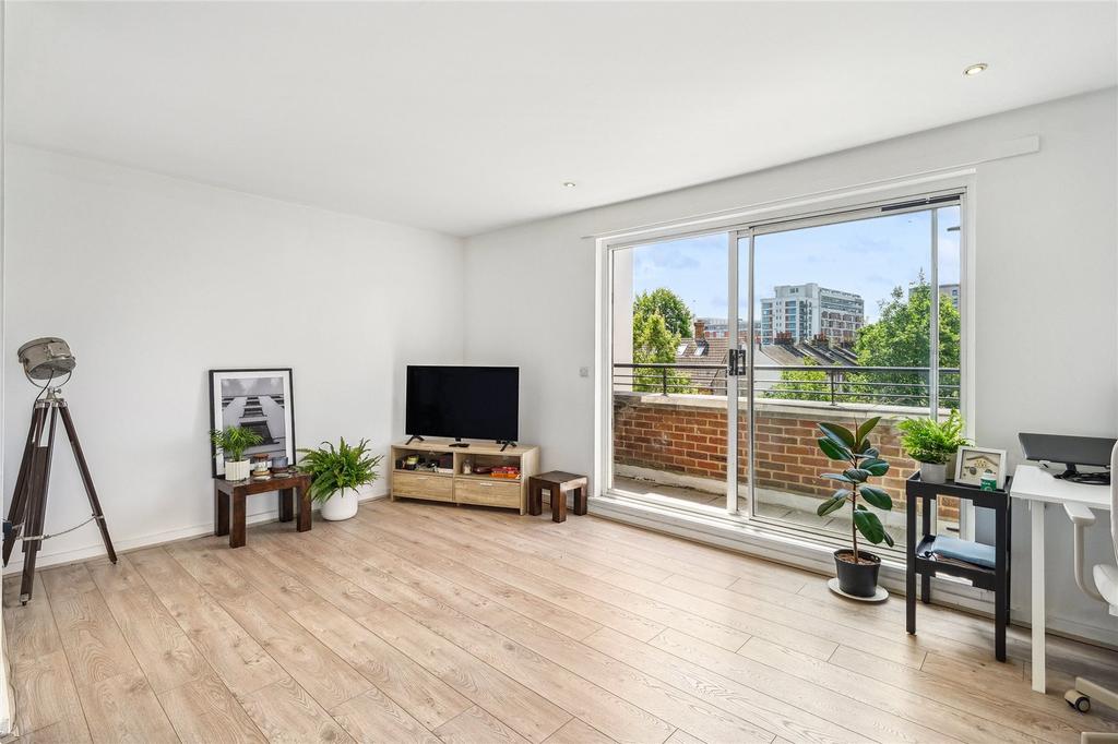 40 Mill Pond Close, London, SW8 2 bed apartment for sale - £575,000