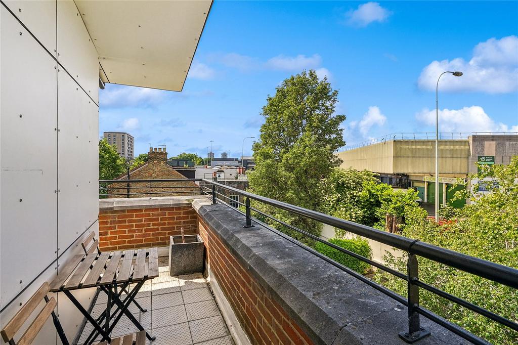 40 Mill Pond Close, London, SW8 2 bed apartment for sale - £575,000