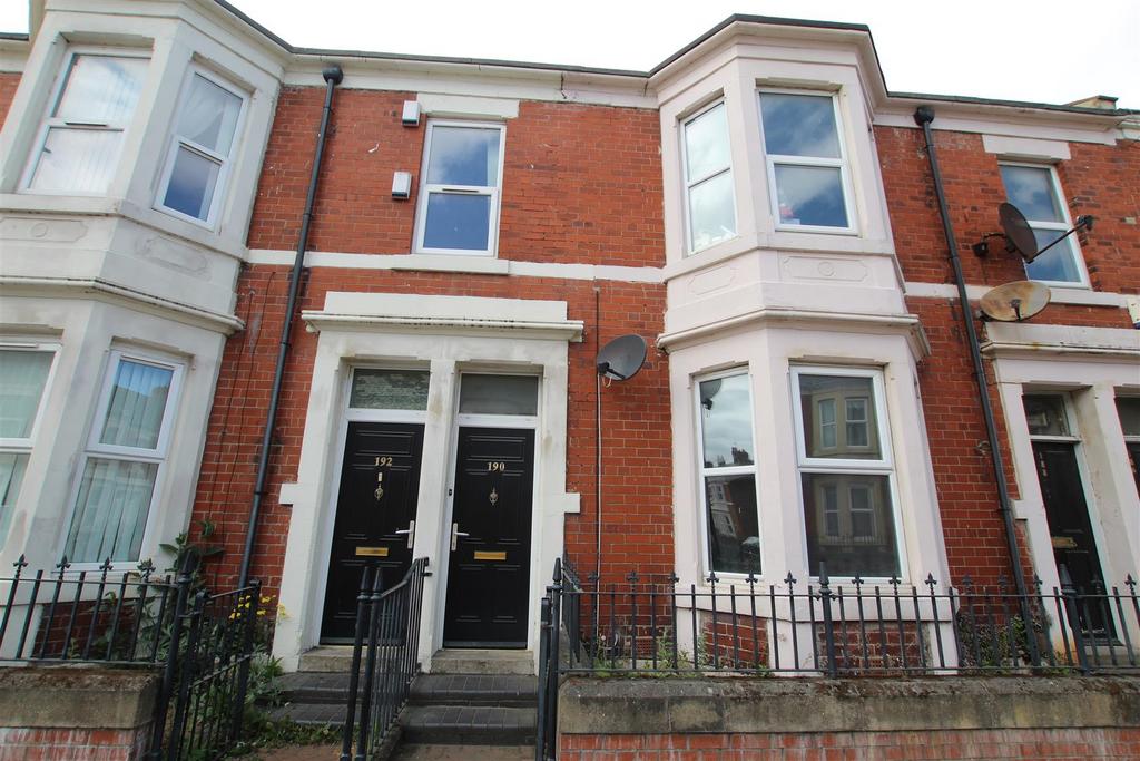 Wingrove Avenue, Newcastle upon Tyne NE4 3 bed flat - £950 pcm (£219 pw)