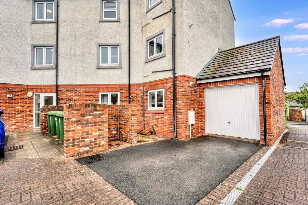 Infirmary Road, Workington CA14 2 bed ground floor flat - £85,000