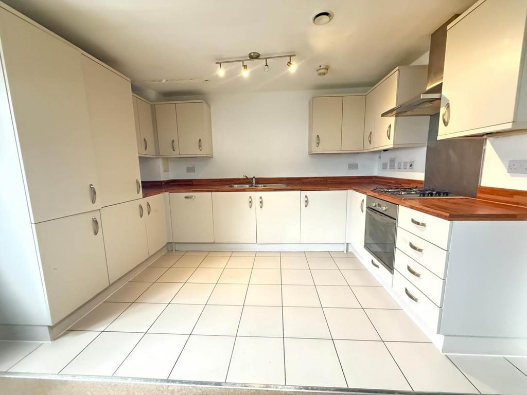 Bath Road, Hounslow 2 bed flat - £2,050 pcm (£473 pw)