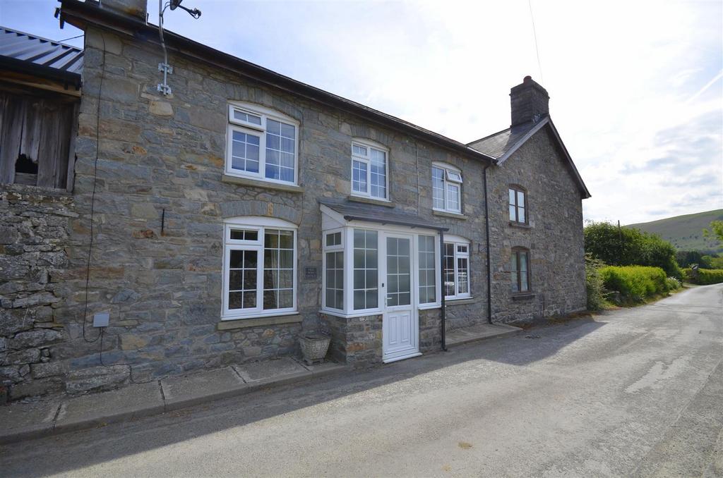 Llanwrthwl, Llandrindod Wells 4 bed terraced house - £260,000