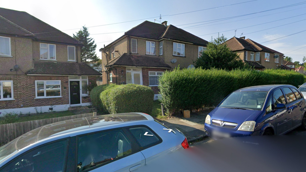 Alandale Drive, Pinner HA5 2 bed flat to rent - £1,600 pcm (£369 pw)