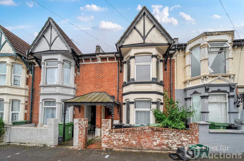 Powerscourt Road, Portsmouth, Hampshire 2 bed terraced house - £170,000