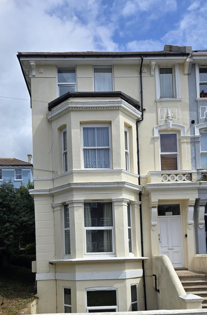 Stockleigh Road, St. Leonards-on-Sea... 2 bed flat to rent - £925 pcm ...