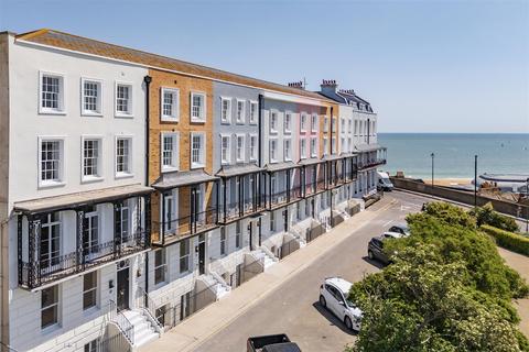 Albion Place, Ramsgate 1 bed apartment - £1,200 pcm (£277 pw)