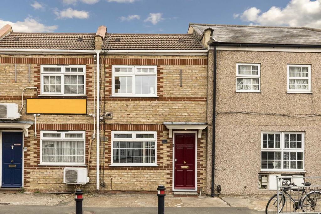 Old Oak Common Lane, London W3 2 bed house - £1,850 pcm (£427 pw)