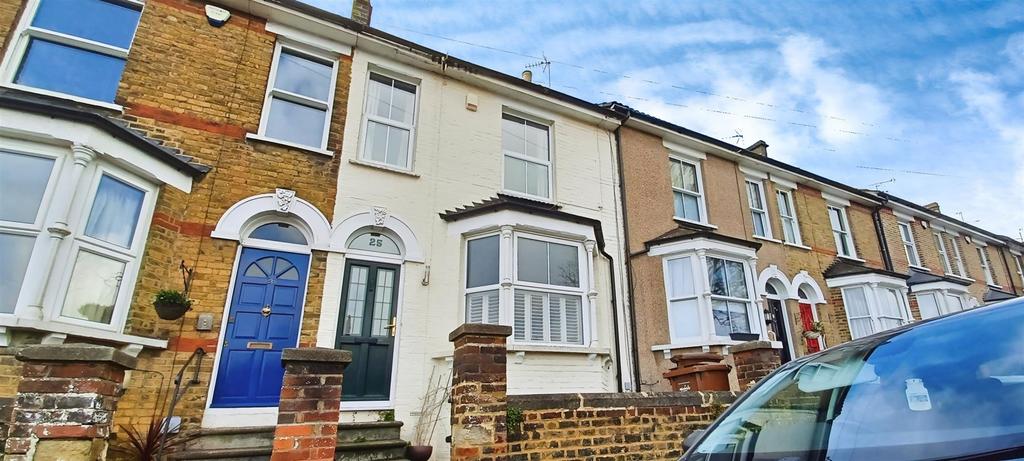 Gordon Terrace, Rochester 2 bed terraced house - £1,850 pcm (£427 pw)