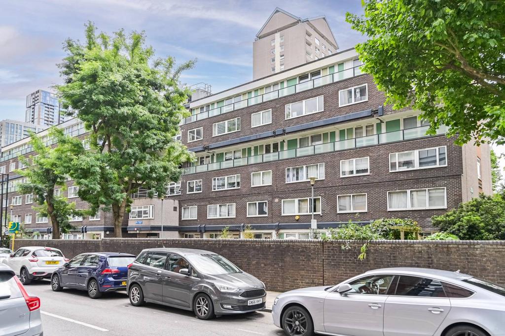 Byng Street, E14, Canary Wharf... 3 bed flat for sale - £425,000