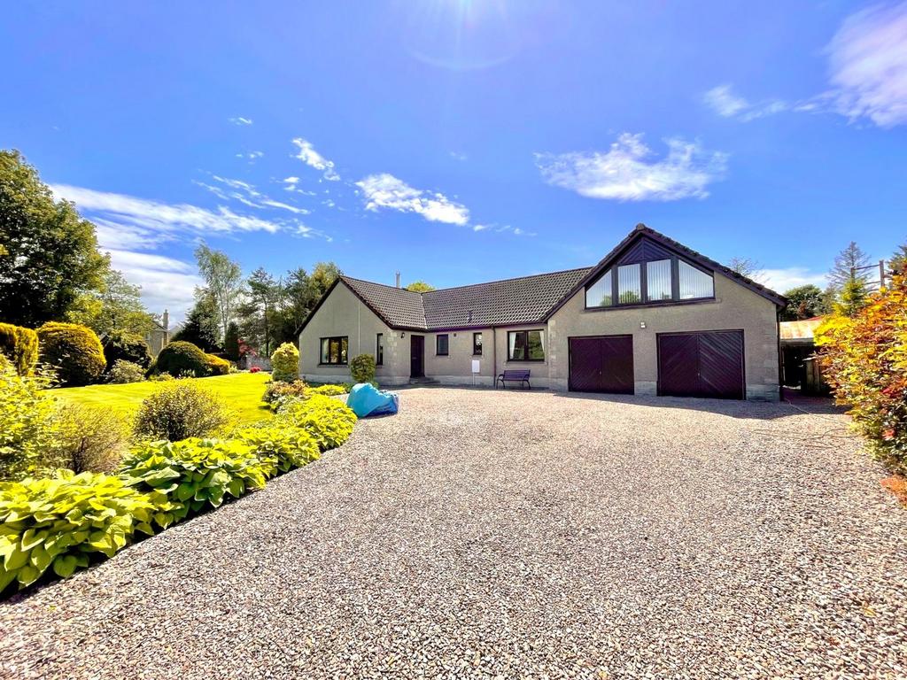 2 Dawson's Court, Balado, Kinross, KY13 4 bed detached bungalow for ...