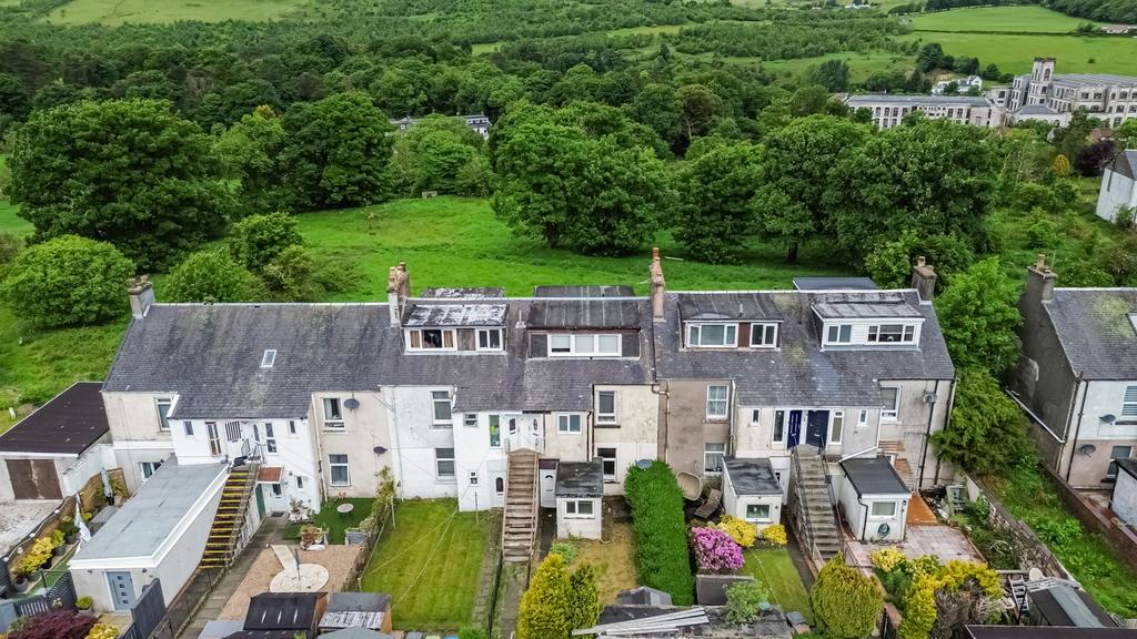 17 Alexander Terrace, Neilston... 1 bed flat - £35,000