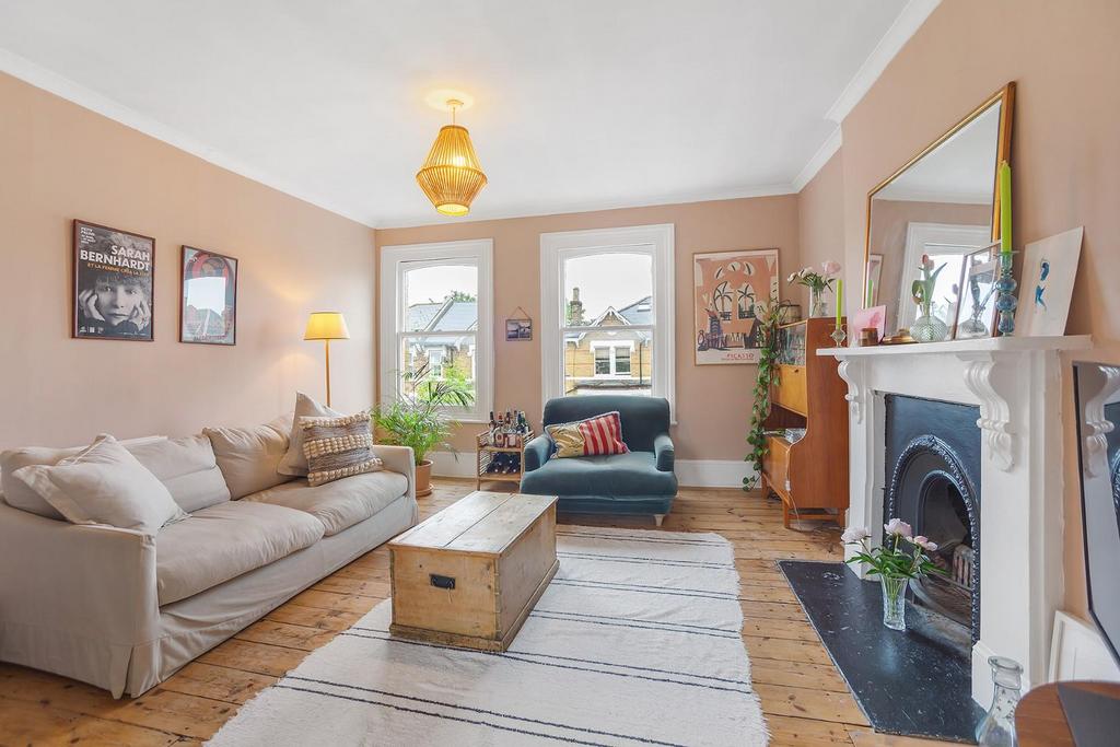 Montrell Road, London SW2 2 bed flat - £575,000