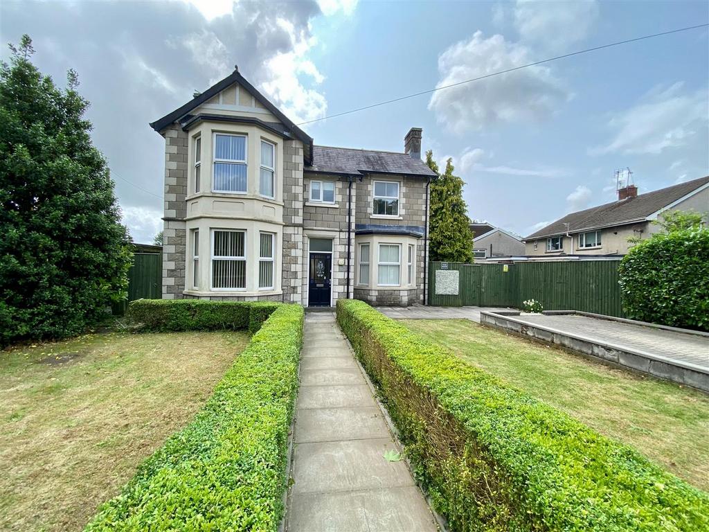 Tyne House, Lawrence Close, Bridgend... 3 bed detached house - £1,100 ...