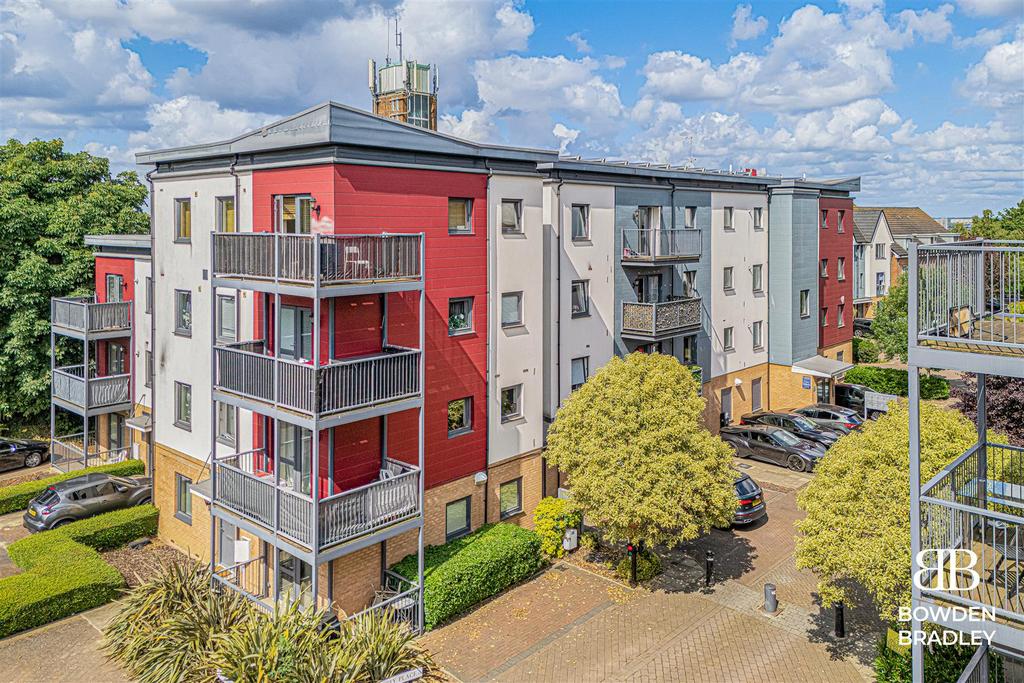 Shingly Place, Chingford 2 bed apartment for sale - £400,000
