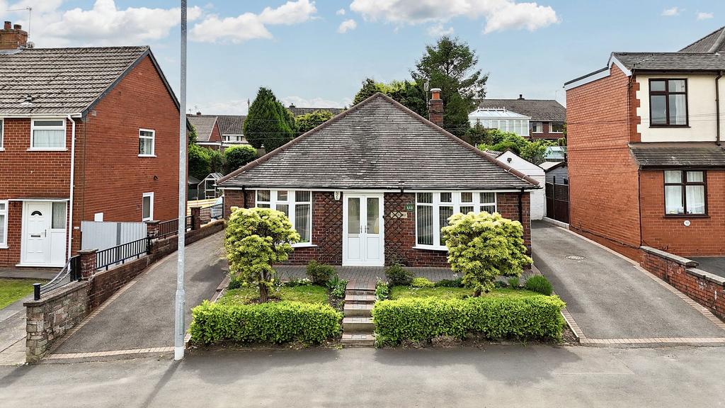 New Inn Lane, Stoke-On-Trent, ST4 4 bed detached bungalow - £320,000