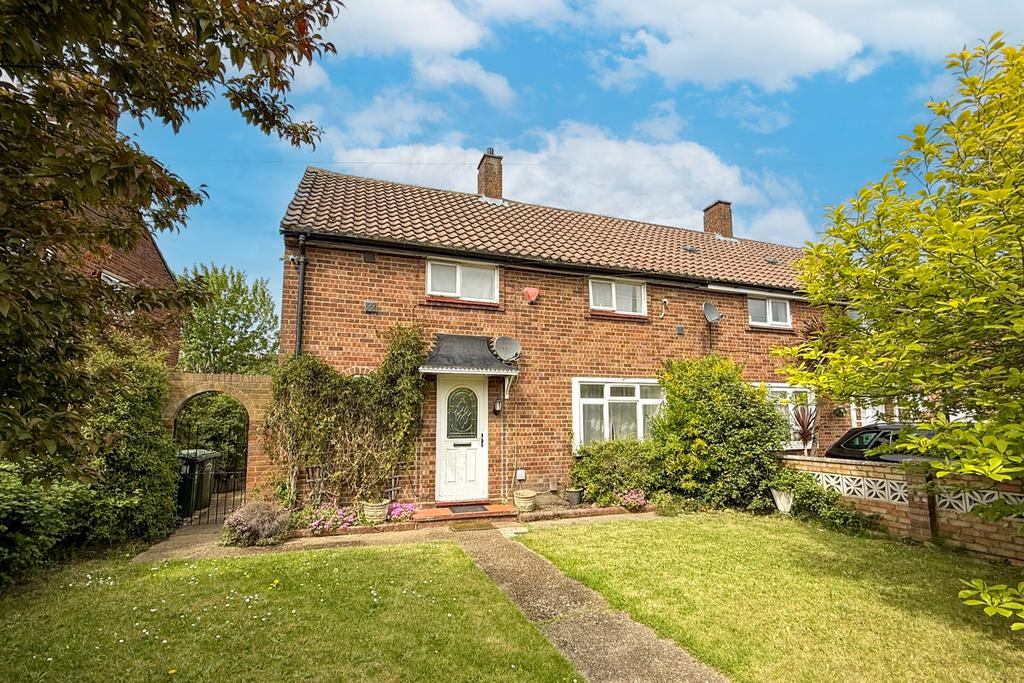 Staines, Middlesex 2 bed semi-detached house for sale - £400,000