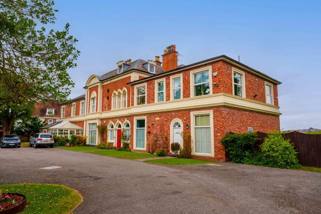 Curzon Park North, Chester CH4 2 bed apartment - £1,550 pcm (£358 pw)