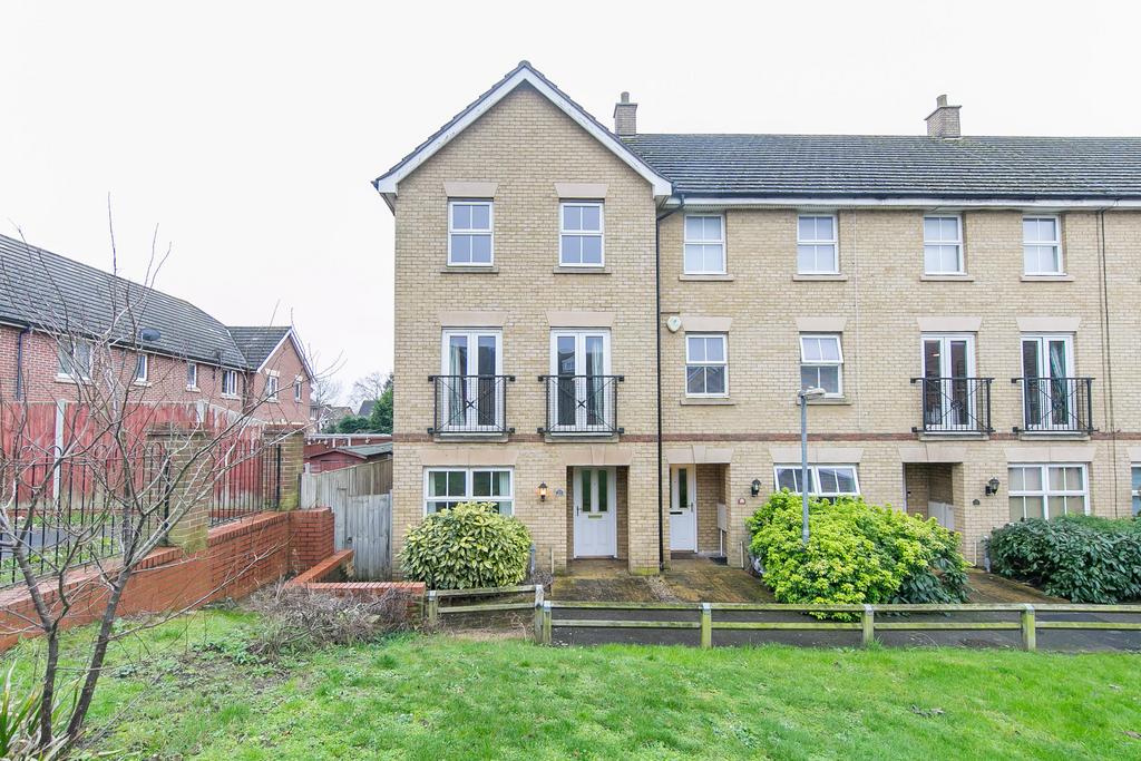 Rowan Place, Colchester 4 bed end of terrace house to rent - £1,700 pcm ...