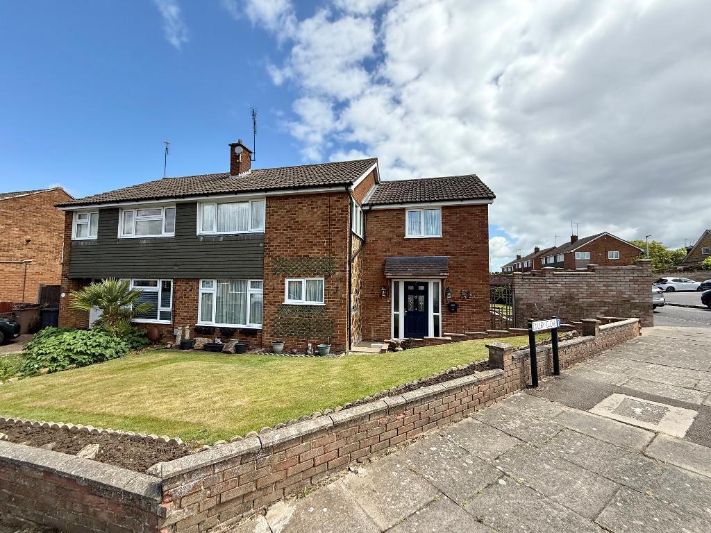 Dalby Close, Luton and Dunstable... 4 bed semi-detached house - £425,000