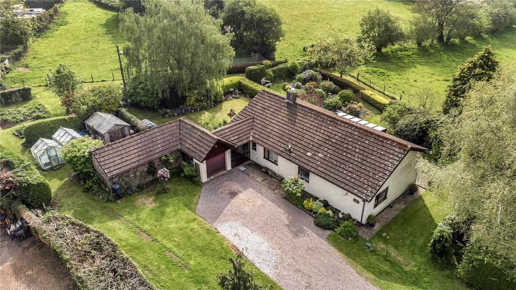 Tredunnock, Monmouthshire NP15 3 bed detached bungalow for sale - £550,000