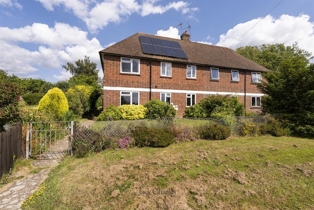 Burns Crescent, Tonbridge 3 bed semi-detached house - £375,000