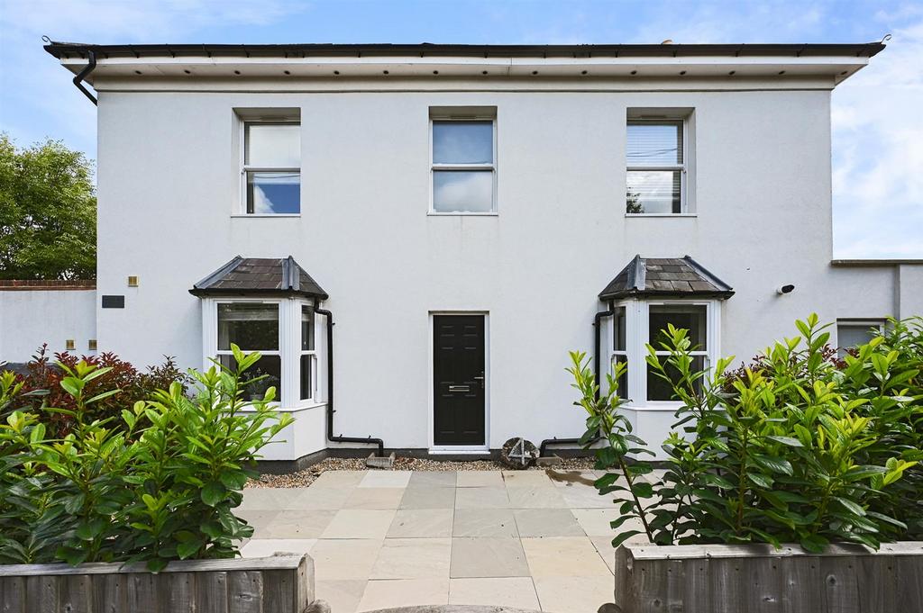 Buckland Road, Buckland, HP22 2 bed apartment for sale - £325,000