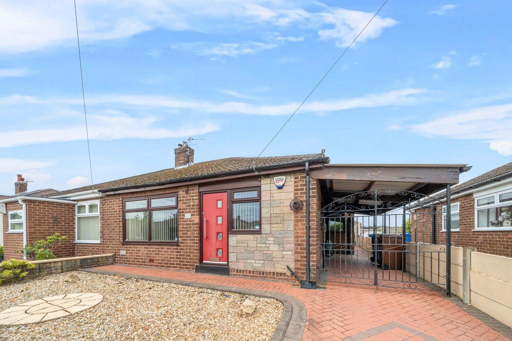 Upland Drive, Ashton-In-Makerfield, WN4 3 bed semi-detached bungalow for sale - £180,000