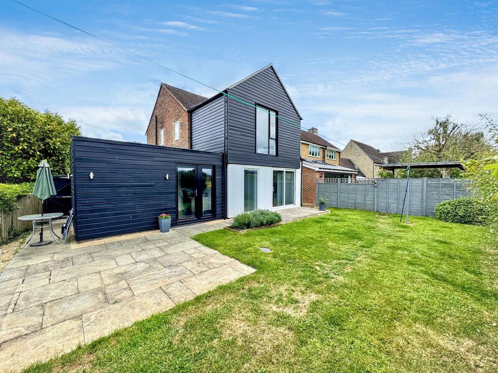 Mallins Lane, Longcot, SN7 3 bed semi-detached house - £450,000