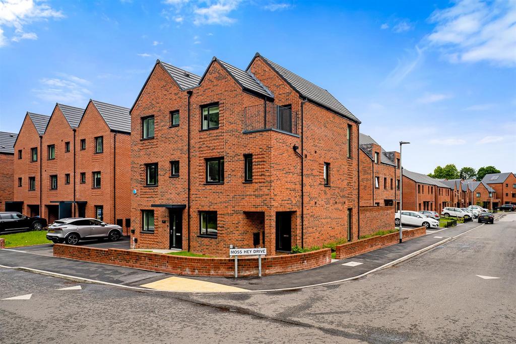 Moss Hey Drive, Manchester 4 bed semi-detached house - £465,000