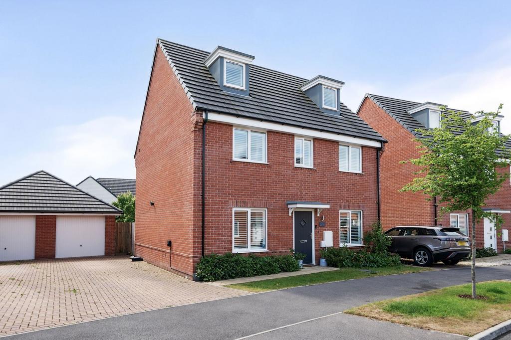 Angora Road, Andover, SP11 6ZU 5 bed detached house - £500,000
