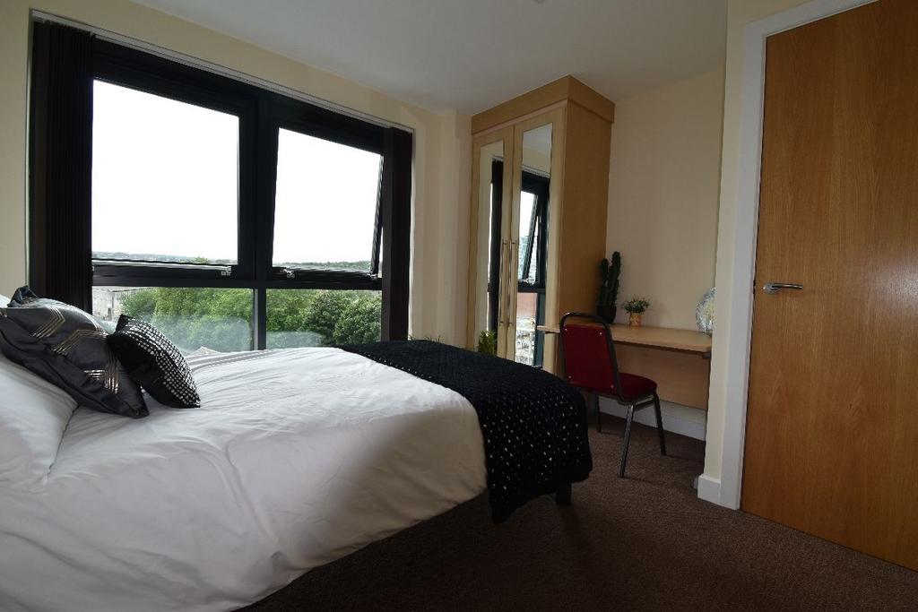 Apt 18 Devonshire Point 121... 3 bed flat to rent - £1,480 pcm (£342 pw)