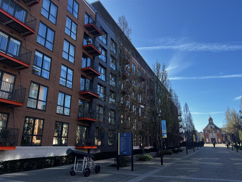 No 1 Street, London, SE18 1 bed flat - £1,700 pcm (£392 pw)