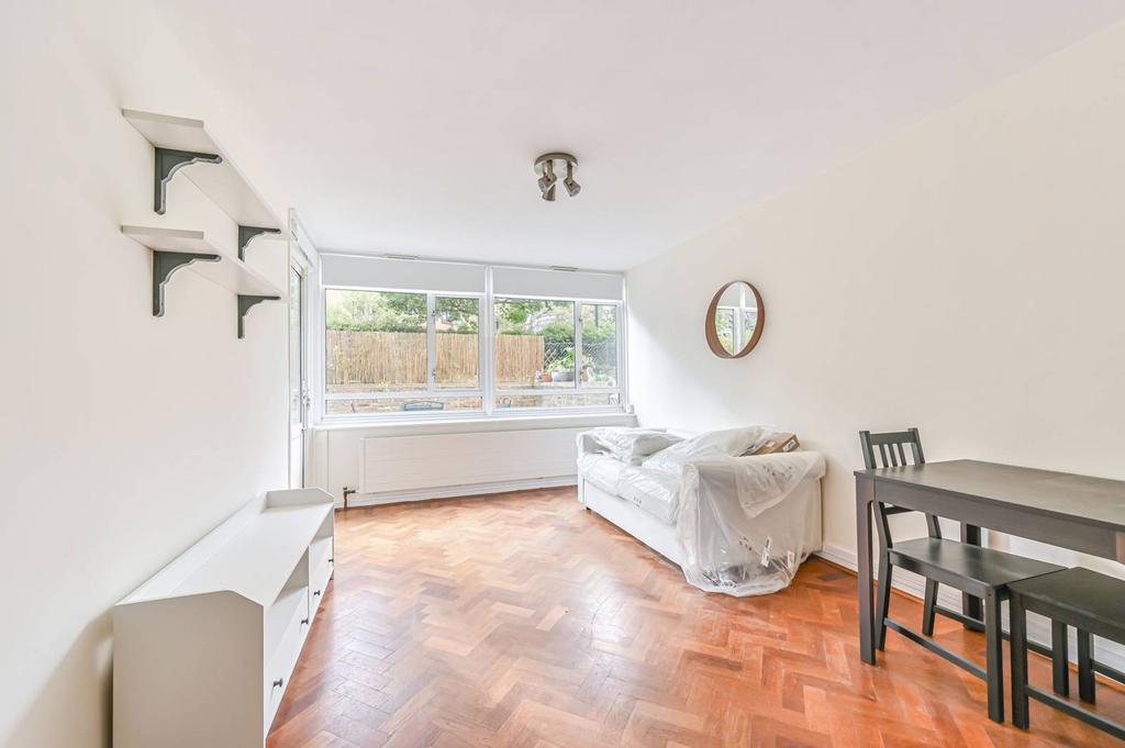 Churchill Gardens, Pimlico, London, SW1V 1 bed flat - £2,167 pcm (£500 pw)