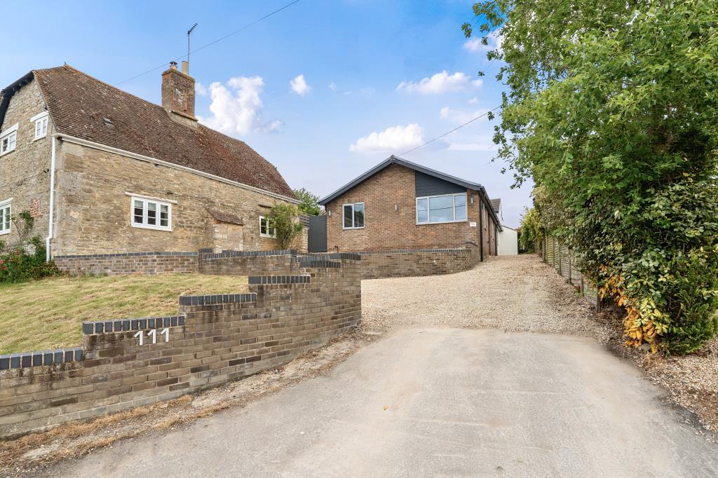 Garsington, Oxfordshire, OX44 4 bed detached house for sale - £900,000