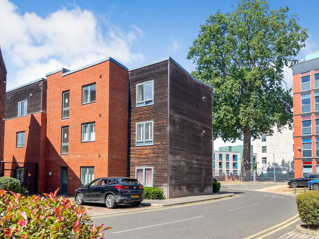 Whitman Court, St. Georges Grove, SW17 2 bed flat - £2,000 pcm (£462 pw)