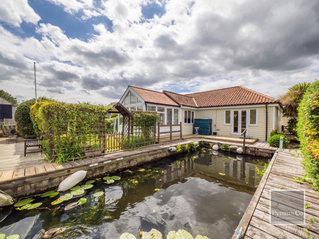 Marsh Road, Norwich NR12 3 bed detached bungalow - £700,000