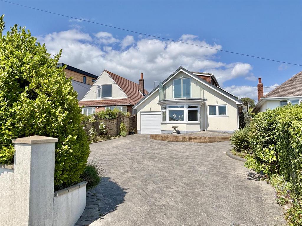 Lake Drive, Poole BH15 4 bed chalet for sale - £685,000