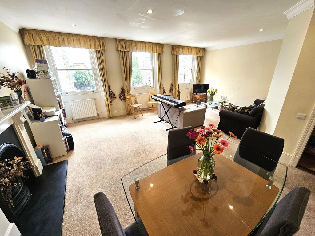 Emperors Gate, London, SW7 4JA 2 bed flat - £2,500 pcm (£577 pw)