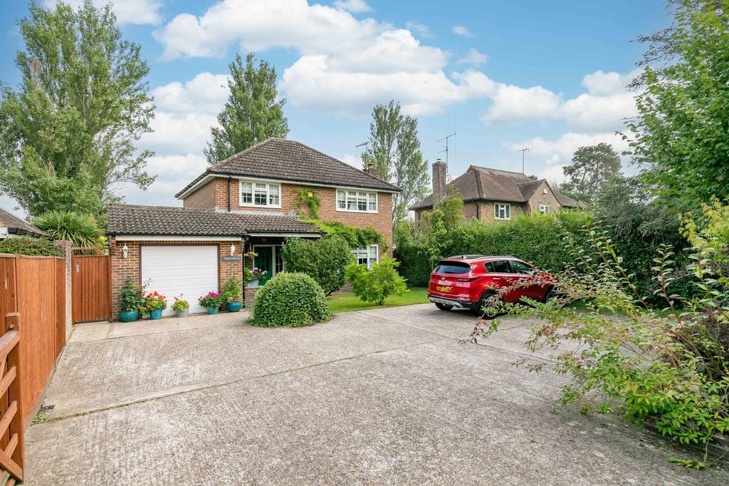 Rusper Road, Crawley RH11 3 bed detached house for sale - £700,000