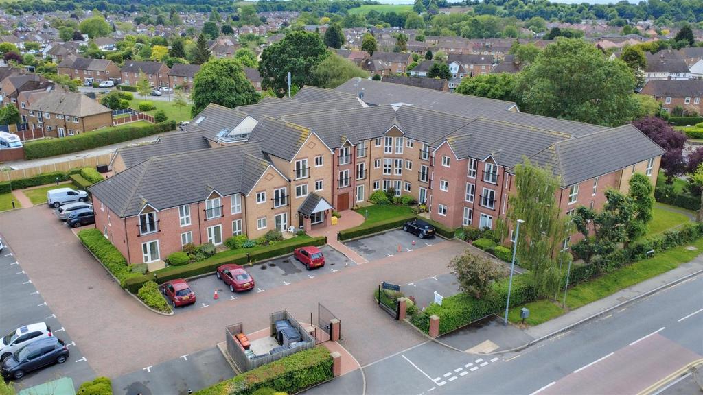 Carpenter Court, Hickings Lane... 2 bed apartment for sale - £225,000